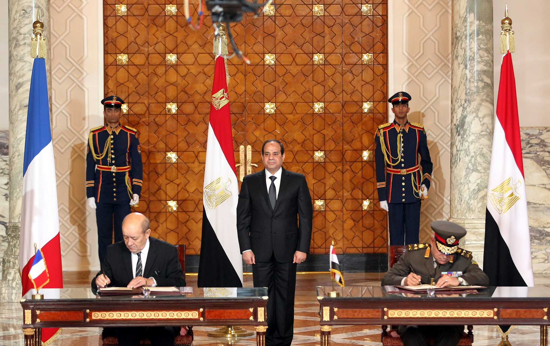 Egypt fights Islamic State – and pushes for economic growth