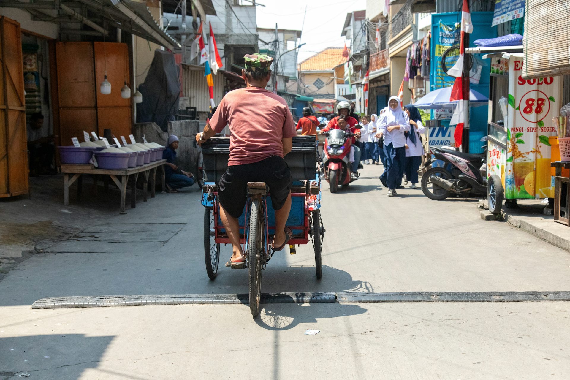 Bagaimana melindungi warga miskin dari panas kota? Belajar dari ruang ...