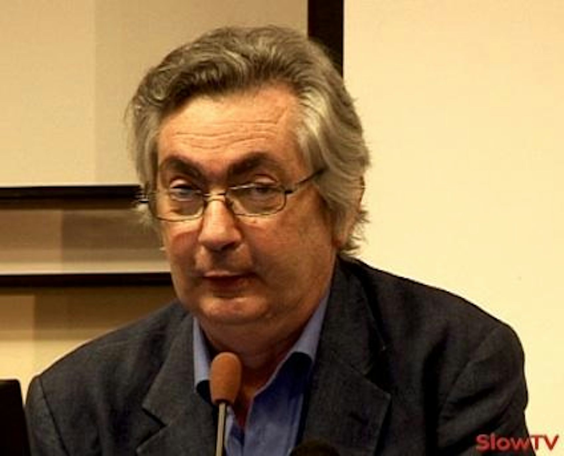 When a newspaper calls in its lawyers: the chilling effect of The ...